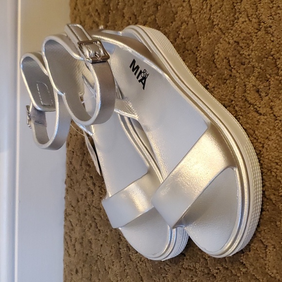 MIA | Shoes | Girls Mia Girl Kiraa Ellen Silver Molded Eva Sandals Size ...
